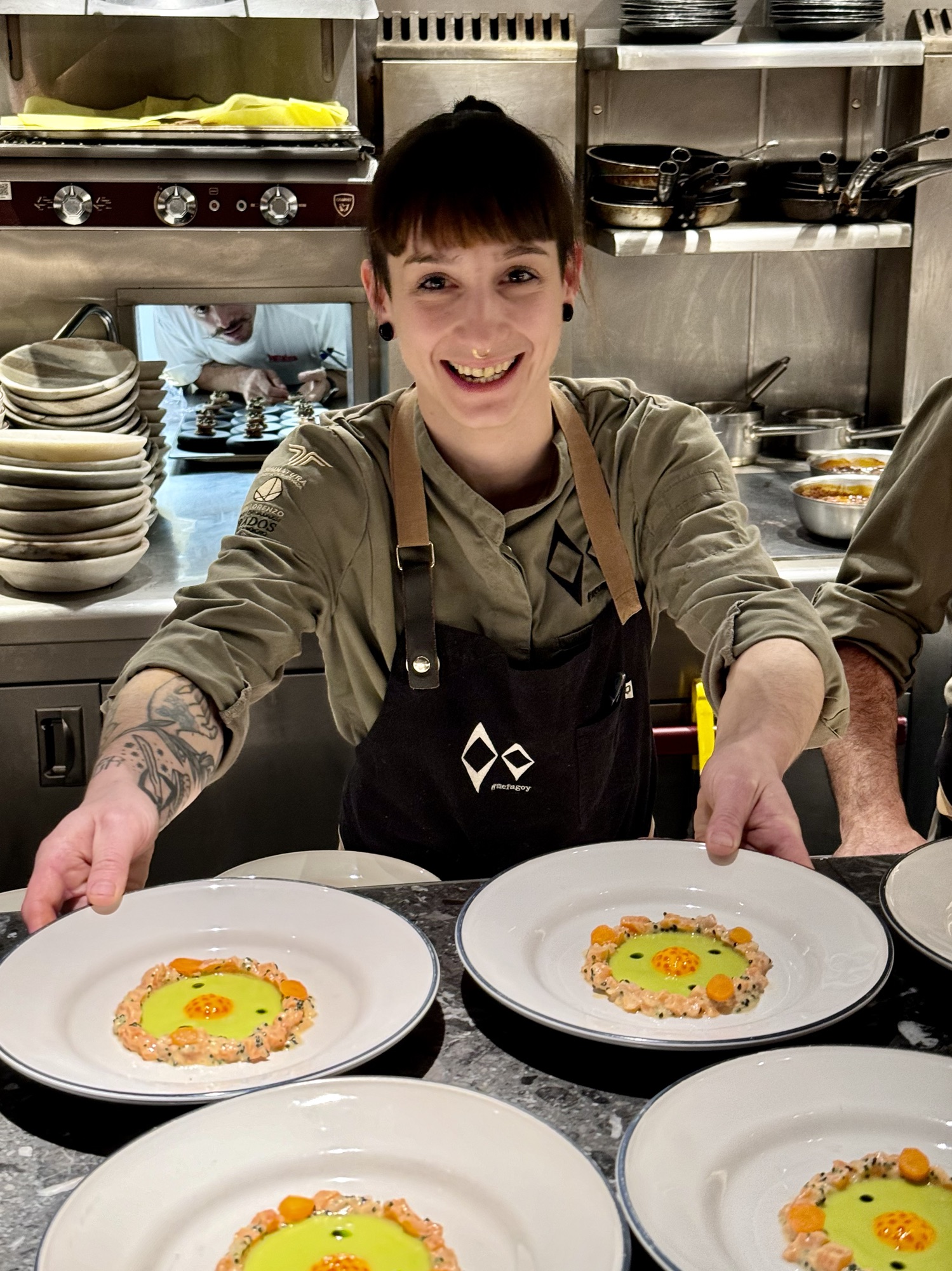 La chef Iris Jordán Martín y su equipo del Restaurante Ansils en el ...