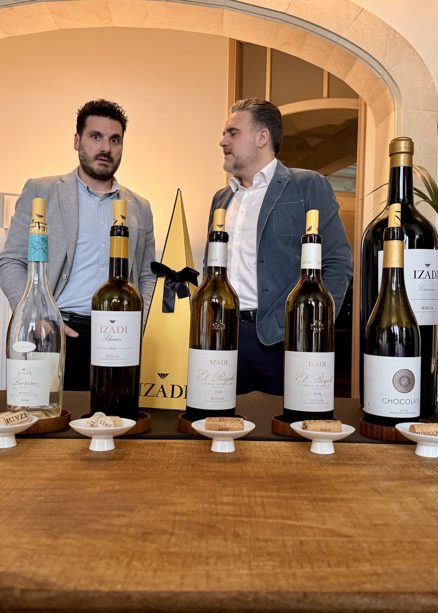 Los vinos blancos de Bodegas Izadi armonizaron de maravilla con los ...